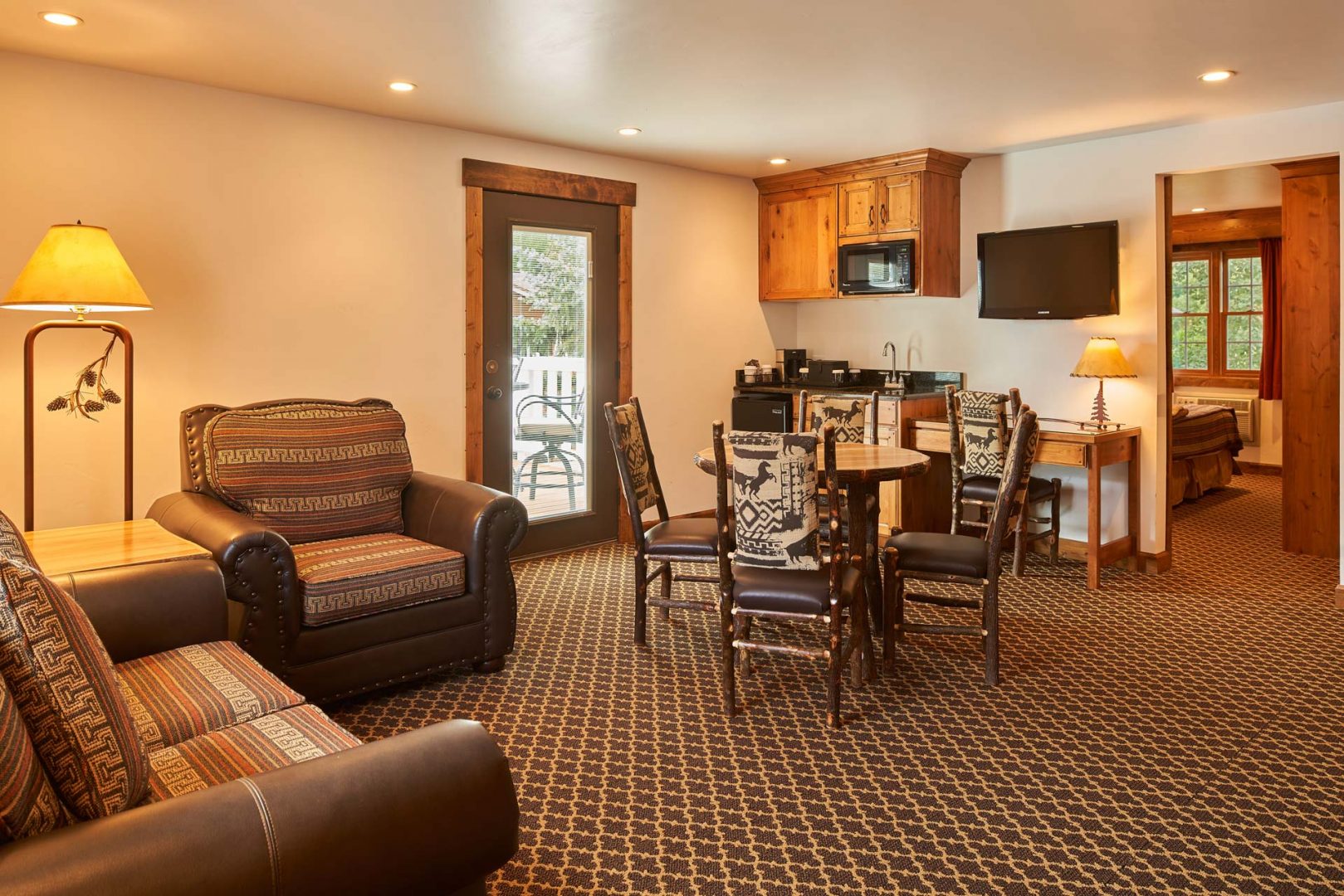 Jackson Hole Boutique Hotel| Parkway Inn | Master Cottage Suite with ...