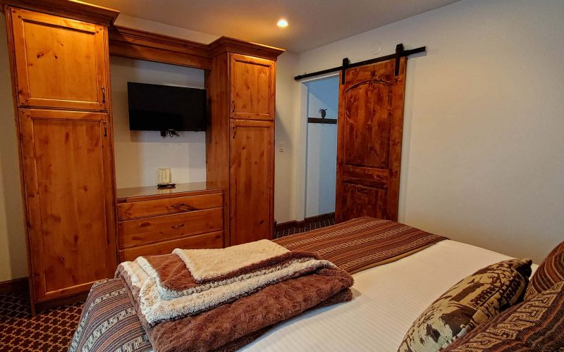 Jackson Hole Boutique Hotel| Parkway Inn | One Bedroom Cottage Suite